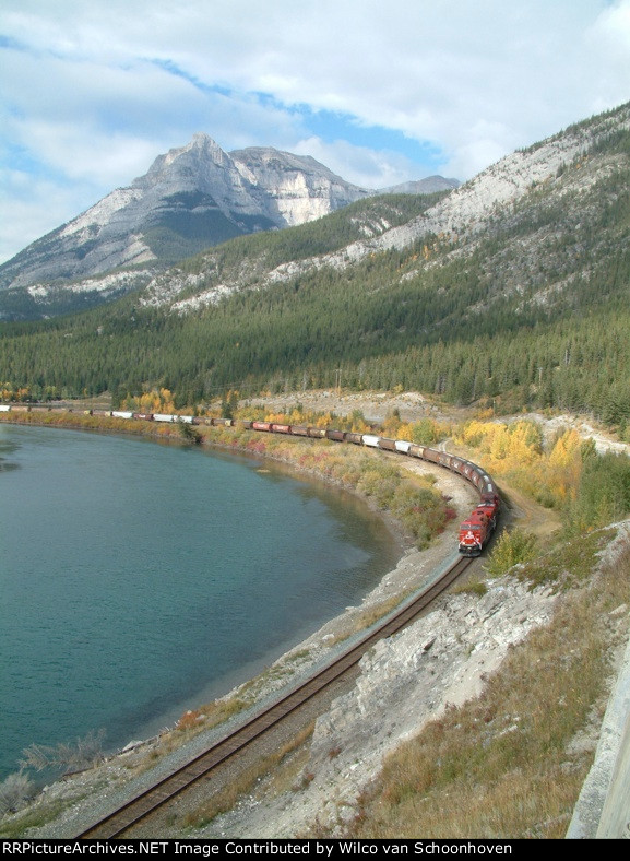 CP 9585 at Exshaw AB 9-29-2003